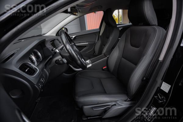 Melns Volvo V60 2011 Rīga, ar dzinēja tilpumu 2.40 L un nobraukumu 225 tūkst. km par 6390 €, foto 8 vietnē AUTOMOTO.COM.LV