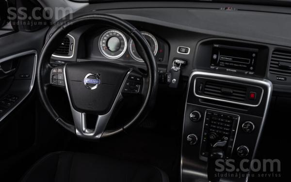 Melns Volvo V60 2011 Rīga, ar dzinēja tilpumu 2.40 L un nobraukumu 225 tūkst. km par 6390 €, foto 9 vietnē AUTOMOTO.COM.LV