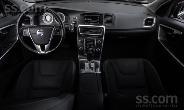 Melns Volvo V60 2011 Rīga, ar dzinēja tilpumu 2.40 L un nobraukumu 225 tūkst. km par 6390 €, foto 10 vietnē AUTOMOTO.COM.LV
