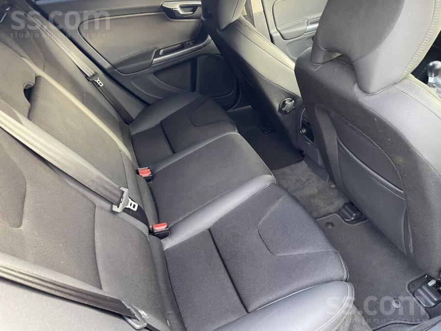 Melns Volvo V60 2011 Valmiera, ar dzinēja tilpumu 2.00 L un nobraukumu 247 tūkst. km par 5290 €, foto 9 vietnē AUTOMOTO.COM.LV