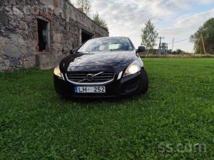 Melns Volvo V60 2012 Talsi, ar dzinēja tilpumu 2.40 L un nobraukumu 297 tūkst. km par 6200 €, foto  vietnē AUTOMOTO.COM.LV