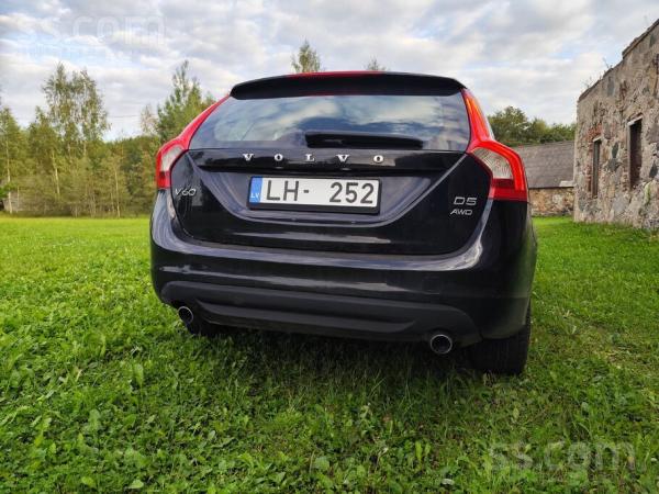 Black Volvo V60 2012 in Talsi, with an engine capacity of 2.40 L and mileage of 297 thousand km for 6200 €, photo 4 on AUTOMOTO.COM.LV
