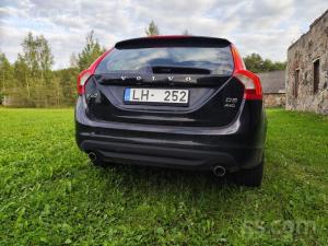 Black Volvo V60 2012 in Talsi, with an engine capacity of 2.40 L and mileage of 297 thousand km for 6200 €, photo 4 on AUTOMOTO.COM.LV