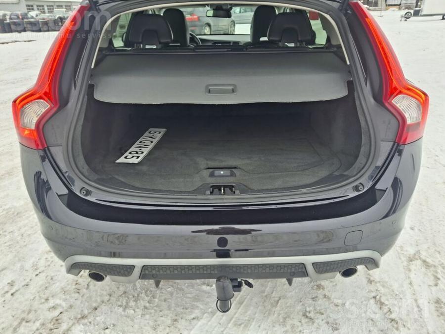 Black Volvo V60 2012 in Riga, with an engine capacity of 2.40 L and mileage of 315 thousand km for 6650 €, photo 14 on AUTOMOTO.COM.LV
