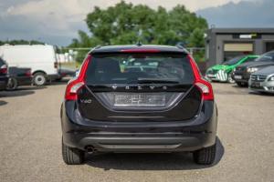 Melns Volvo V60 2012 Liepāja, ar dzinēja tilpumu 2.00 L un nobraukumu 288 tūkst. km par 8850 €, foto 4 vietnē AUTOMOTO.COM.LV