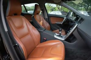 Melns Volvo V60 2012 Liepāja, ar dzinēja tilpumu 2.00 L un nobraukumu 288 tūkst. km par 8850 €, foto 13 vietnē AUTOMOTO.COM.LV