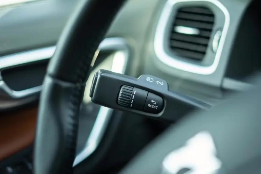 Melns Volvo V60 2012 Liepāja, ar dzinēja tilpumu 2.00 L un nobraukumu 288 tūkst. km par 8850 €, foto 19 vietnē AUTOMOTO.COM.LV