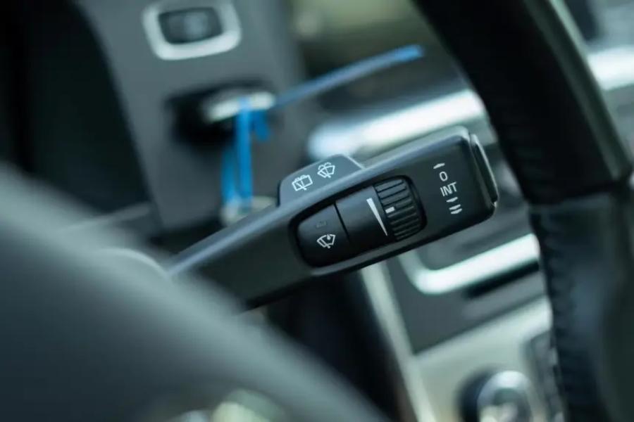 Melns Volvo V60 2012 Liepāja, ar dzinēja tilpumu 2.00 L un nobraukumu 288 tūkst. km par 8850 €, foto 20 vietnē AUTOMOTO.COM.LV