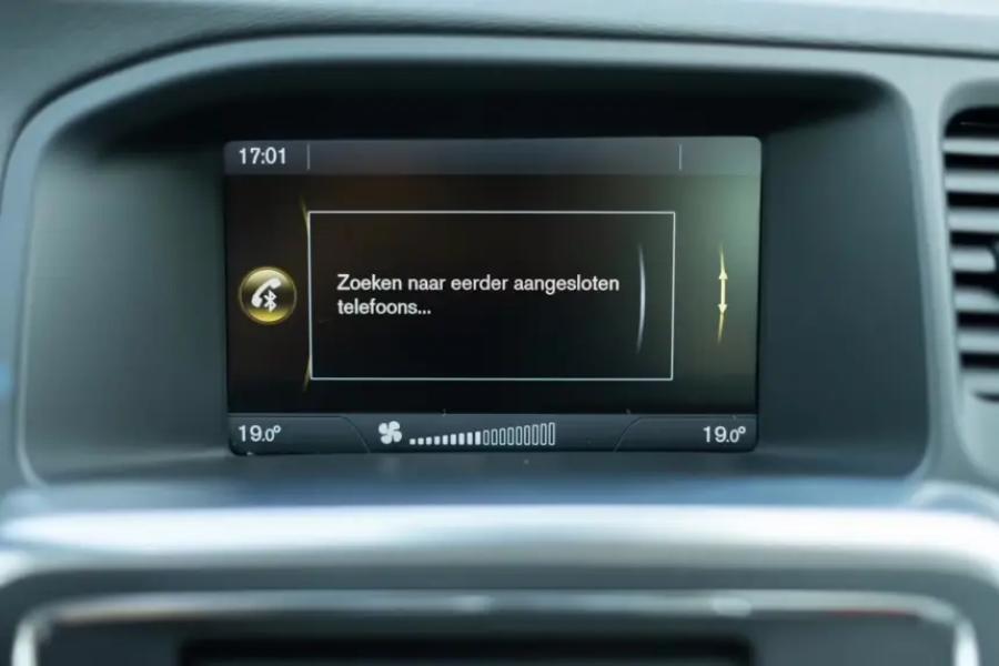 Melns Volvo V60 2012 Liepāja, ar dzinēja tilpumu 2.00 L un nobraukumu 288 tūkst. km par 8850 €, foto 25 vietnē AUTOMOTO.COM.LV