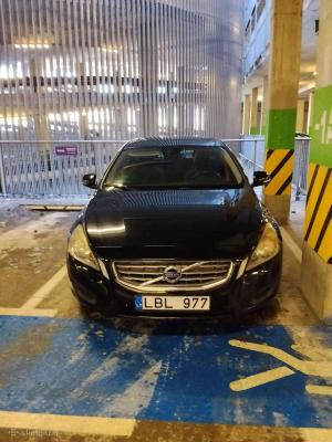 Black Volvo V60 2012 in Vilnius, with an engine capacity of 1.60 L and mileage of 278 thousand km for 5000 €, photo  on AUTOMOTO.COM.LV