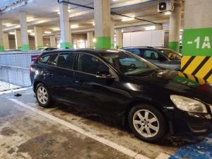 Black Volvo V60 2012 in Vilnius, with an engine capacity of 1.60 L and mileage of 278 thousand km for 5000 €, photo 4 on AUTOMOTO.COM.LV
