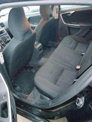 Black Volvo V60 2012 in Vilnius, with an engine capacity of 1.60 L and mileage of 278 thousand km for 5000 €, photo 6 on AUTOMOTO.COM.LV
