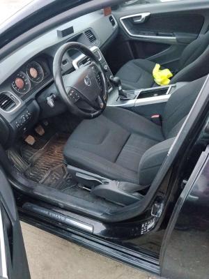 Black Volvo V60 2012 in Vilnius, with an engine capacity of 1.60 L and mileage of 278 thousand km for 5000 €, photo 7 on AUTOMOTO.COM.LV