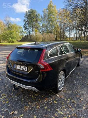 Black Volvo V60 2012 in Valmiera, with an engine capacity of 2.40 L and mileage of 333 thousand km for 8500 €, photo 5 on AUTOMOTO.COM.LV
