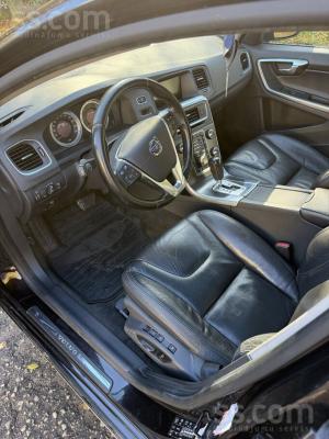 Black Volvo V60 2012 in Valmiera, with an engine capacity of 2.40 L and mileage of 333 thousand km for 8500 €, photo 7 on AUTOMOTO.COM.LV