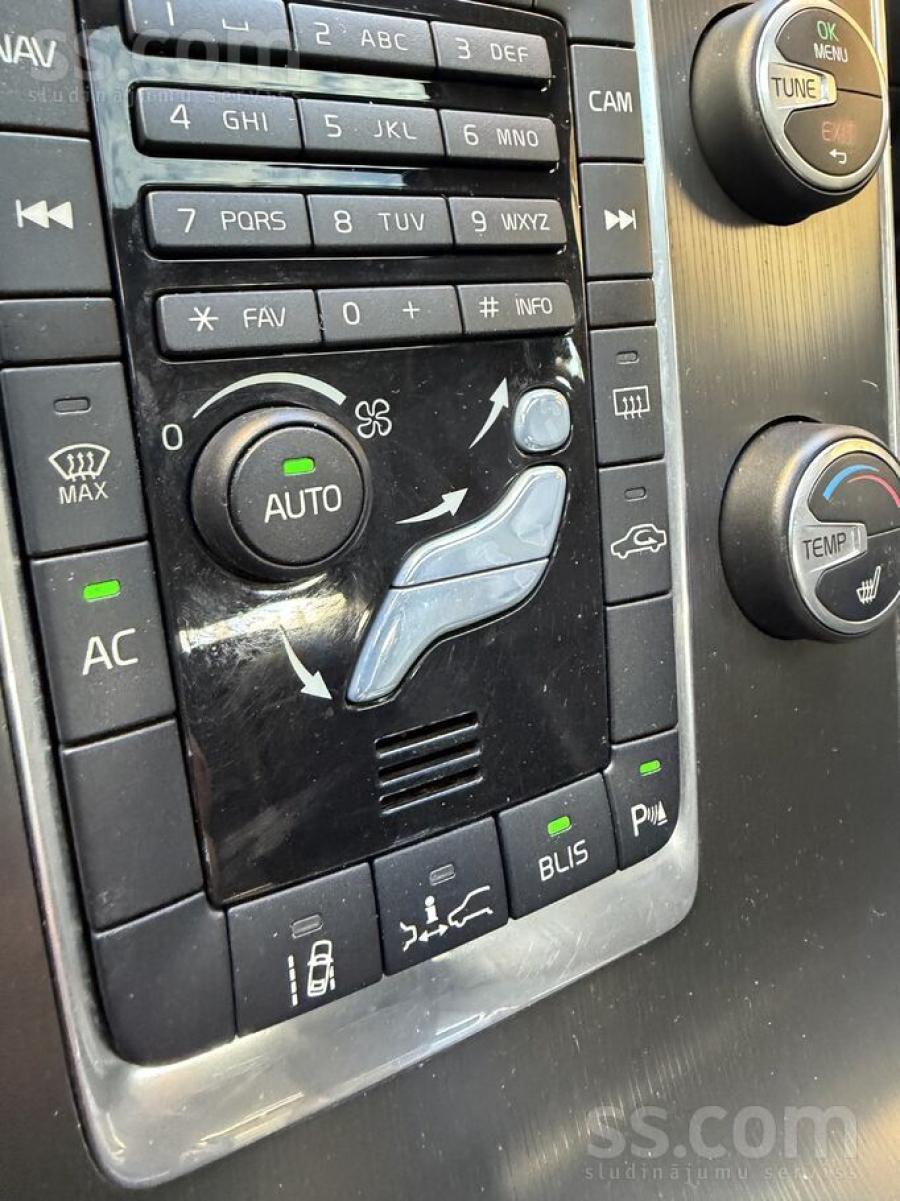 Black Volvo V60 2012 in Valmiera, with an engine capacity of 2.40 L and mileage of 333 thousand km for 8500 €, photo 19 on AUTOMOTO.COM.LV
