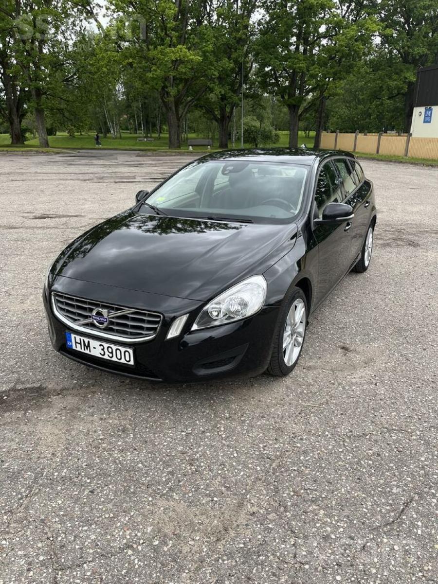 Melns Volvo V60 2013 Rīga, ar dzinēja tilpumu 1.60 L un nobraukumu 317 tūkst. km par 4500 €, foto 1 vietnē AUTOMOTO.COM.LV