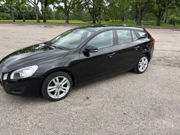 Melns Volvo V60 2013 Rīga, ar dzinēja tilpumu 1.60 L un nobraukumu 317 tūkst. km par 4500 €, foto 2 vietnē AUTOMOTO.COM.LV