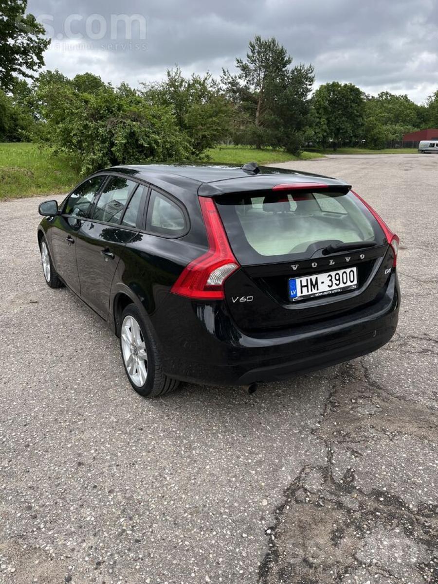 Melns Volvo V60 2013 Rīga, ar dzinēja tilpumu 1.60 L un nobraukumu 317 tūkst. km par 4500 €, foto 3 vietnē AUTOMOTO.COM.LV