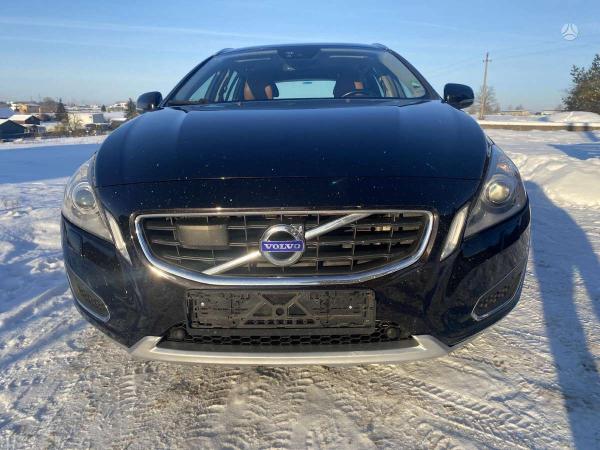 Melns Volvo V60 2013 Kauņa, ar dzinēja tilpumu 1.98 L un nobraukumu 261 tūkst. km par 6800 €, foto 1 vietnē AUTOMOTO.COM.LV
