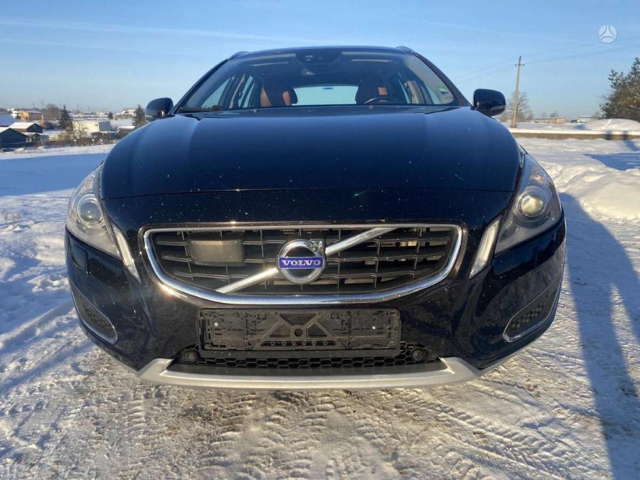 Black Volvo V60 2013 in Kaunas, with an engine capacity of 1.98 L and mileage of 261 thousand km for 6800 €, photo 1 on AUTOMOTO.COM.LV