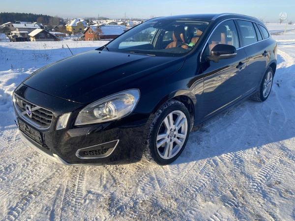 Melns Volvo V60 2013 Kauņa, ar dzinēja tilpumu 1.98 L un nobraukumu 261 tūkst. km par 6800 €, foto 2 vietnē AUTOMOTO.COM.LV