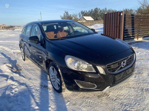 Melns Volvo V60 2013 Kauņa, ar dzinēja tilpumu 1.98 L un nobraukumu 261 tūkst. km par 6800 €, foto 3 vietnē AUTOMOTO.COM.LV