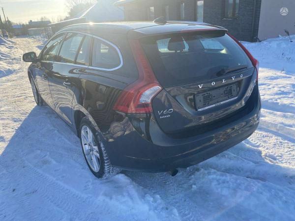 Melns Volvo V60 2013 Kauņa, ar dzinēja tilpumu 1.98 L un nobraukumu 261 tūkst. km par 6800 €, foto 5 vietnē AUTOMOTO.COM.LV