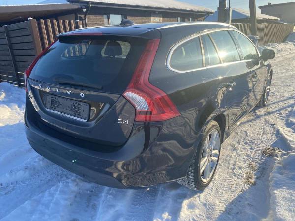 Melns Volvo V60 2013 Kauņa, ar dzinēja tilpumu 1.98 L un nobraukumu 261 tūkst. km par 6800 €, foto 6 vietnē AUTOMOTO.COM.LV