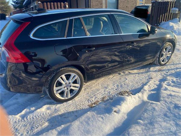 Melns Volvo V60 2013 Kauņa, ar dzinēja tilpumu 1.98 L un nobraukumu 261 tūkst. km par 6800 €, foto 7 vietnē AUTOMOTO.COM.LV