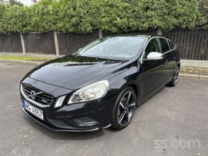 Black Volvo V60 2013 in Jurmala, with an engine capacity of 1.60 L and mileage of 0 thousand km for 5950 €, photo 1 on AUTOMOTO.COM.LV