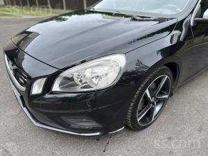 Black Volvo V60 2013 in Jurmala, with an engine capacity of 1.60 L and mileage of 0 thousand km for 5950 €, photo 3 on AUTOMOTO.COM.LV
