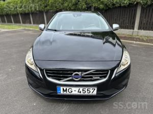 Black Volvo V60 2013 in Jurmala, with an engine capacity of 1.60 L and mileage of 0 thousand km for 5950 €, photo 4 on AUTOMOTO.COM.LV