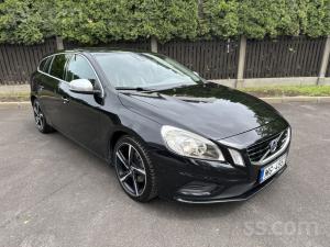 Black Volvo V60 2013 in Jurmala, with an engine capacity of 1.60 L and mileage of 0 thousand km for 5950 €, photo 5 on AUTOMOTO.COM.LV