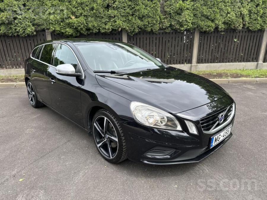 Black Volvo V60 2013 in Jurmala, with an engine capacity of 1.60 L and mileage of 0 thousand km for 5950 €, photo 5 on AUTOMOTO.COM.LV