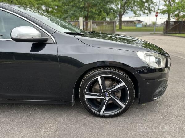 Melns Volvo V60 2013 Jūrmala, ar dzinēja tilpumu 1.60 L un nobraukumu 0 tūkst. km par 6990 €, foto 5 vietnē AUTOMOTO.COM.LV