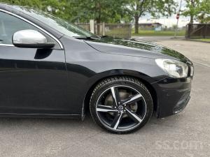 Black Volvo V60 2013 in Jurmala, with an engine capacity of 1.60 L and mileage of 0 thousand km for 5950 €, photo 6 on AUTOMOTO.COM.LV