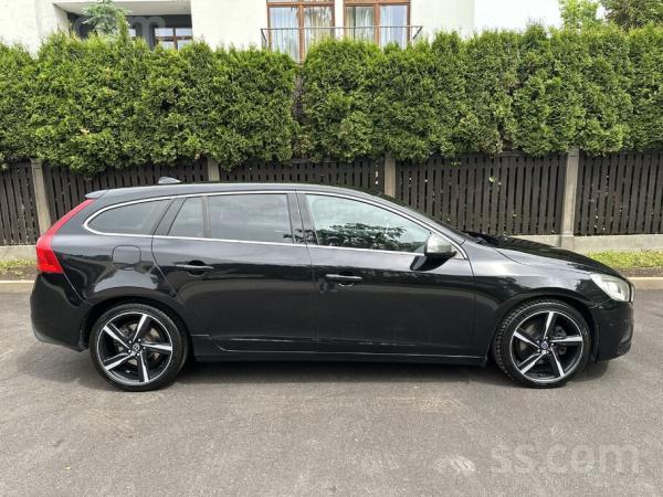 Melns Volvo V60 2013 Jūrmala, ar dzinēja tilpumu 1.60 L un nobraukumu 0 tūkst. km par 6990 €, foto 6 vietnē AUTOMOTO.COM.LV
