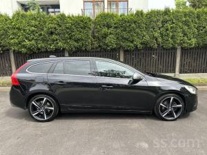 Black Volvo V60 2013 in Jurmala, with an engine capacity of 1.60 L and mileage of 0 thousand km for 5950 €, photo 7 on AUTOMOTO.COM.LV