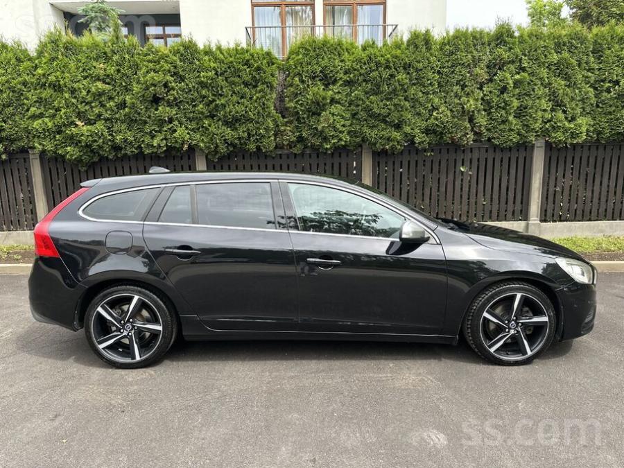 Black Volvo V60 2013 in Jurmala, with an engine capacity of 1.60 L and mileage of 0 thousand km for 5950 €, photo 7 on AUTOMOTO.COM.LV