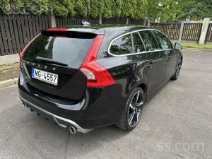 Black Volvo V60 2013 in Jurmala, with an engine capacity of 1.60 L and mileage of 0 thousand km for 5950 €, photo 8 on AUTOMOTO.COM.LV