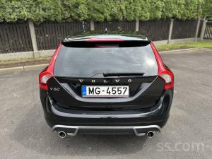 Black Volvo V60 2013 in Jurmala, with an engine capacity of 1.60 L and mileage of 0 thousand km for 5950 €, photo 9 on AUTOMOTO.COM.LV