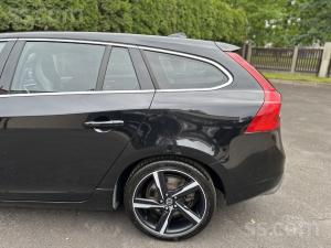 Black Volvo V60 2013 in Jurmala, with an engine capacity of 1.60 L and mileage of 0 thousand km for 5950 €, photo 11 on AUTOMOTO.COM.LV