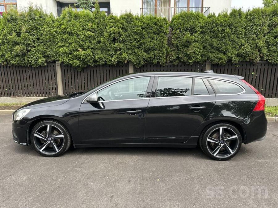 Black Volvo V60 2013 in Jurmala, with an engine capacity of 1.60 L and mileage of 0 thousand km for 5950 €, photo 12 on AUTOMOTO.COM.LV