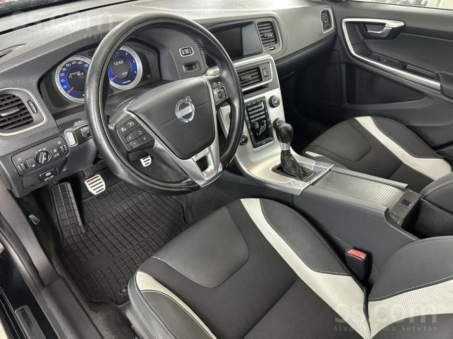 Black Volvo V60 2013 in Jurmala, with an engine capacity of 1.60 L and mileage of 0 thousand km for 5950 €, photo 15 on AUTOMOTO.COM.LV