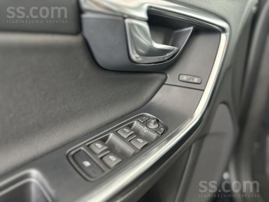 Black Volvo V60 2013 in Jurmala, with an engine capacity of 1.60 L and mileage of 0 thousand km for 5950 €, photo 18 on AUTOMOTO.COM.LV