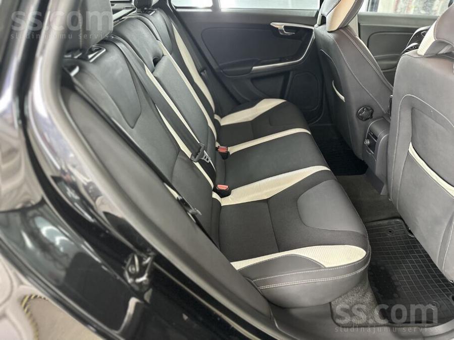 Black Volvo V60 2013 in Jurmala, with an engine capacity of 1.60 L and mileage of 0 thousand km for 5950 €, photo 20 on AUTOMOTO.COM.LV