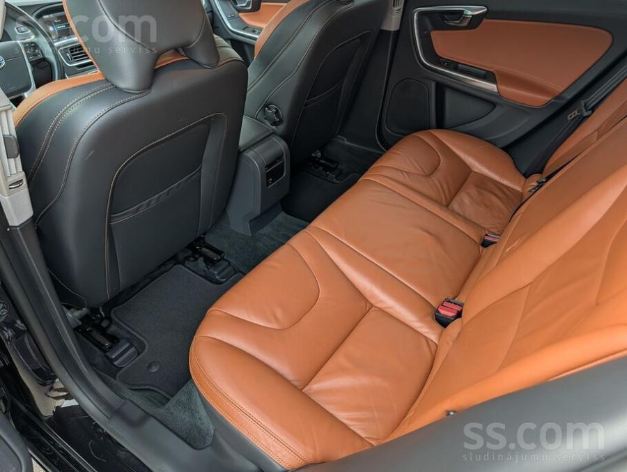 Melns Volvo V60 2013 Jūrmala, ar dzinēja tilpumu 2.40 L un nobraukumu 257 tūkst. km par 9950 €, foto 16 vietnē AUTOMOTO.COM.LV