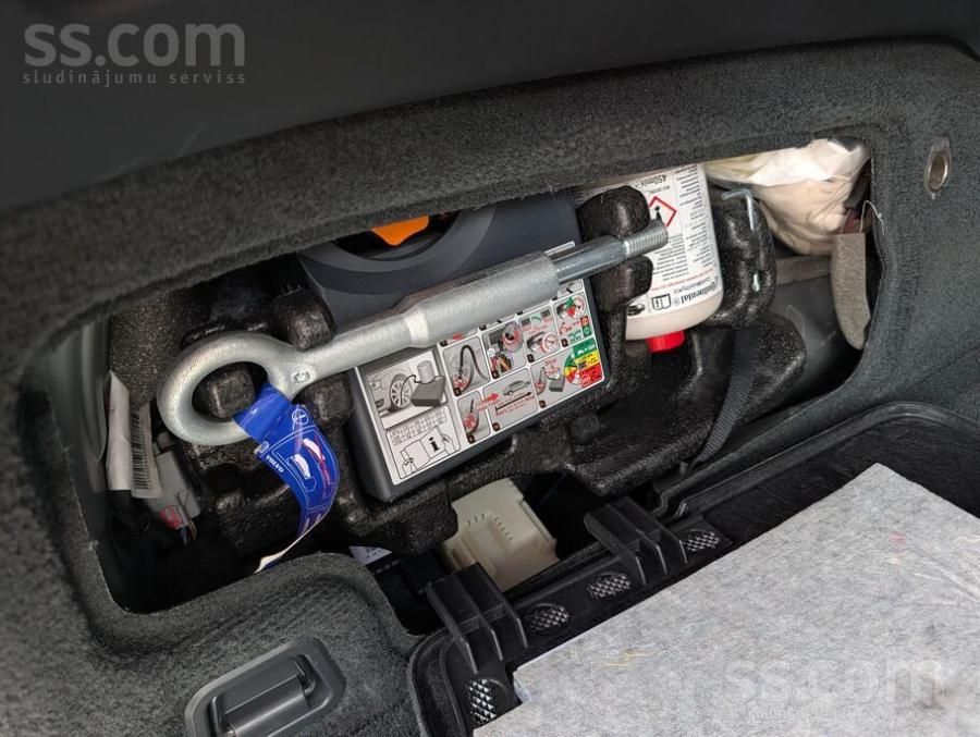 Melns Volvo V60 2013 Jūrmala, ar dzinēja tilpumu 2.40 L un nobraukumu 257 tūkst. km par 9950 €, foto 18 vietnē AUTOMOTO.COM.LV