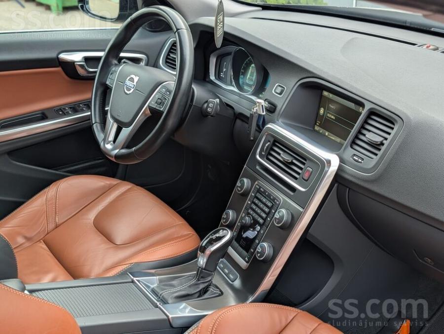 Melns Volvo V60 2013 Jūrmala, ar dzinēja tilpumu 2.40 L un nobraukumu 257 tūkst. km par 9950 €, foto 22 vietnē AUTOMOTO.COM.LV